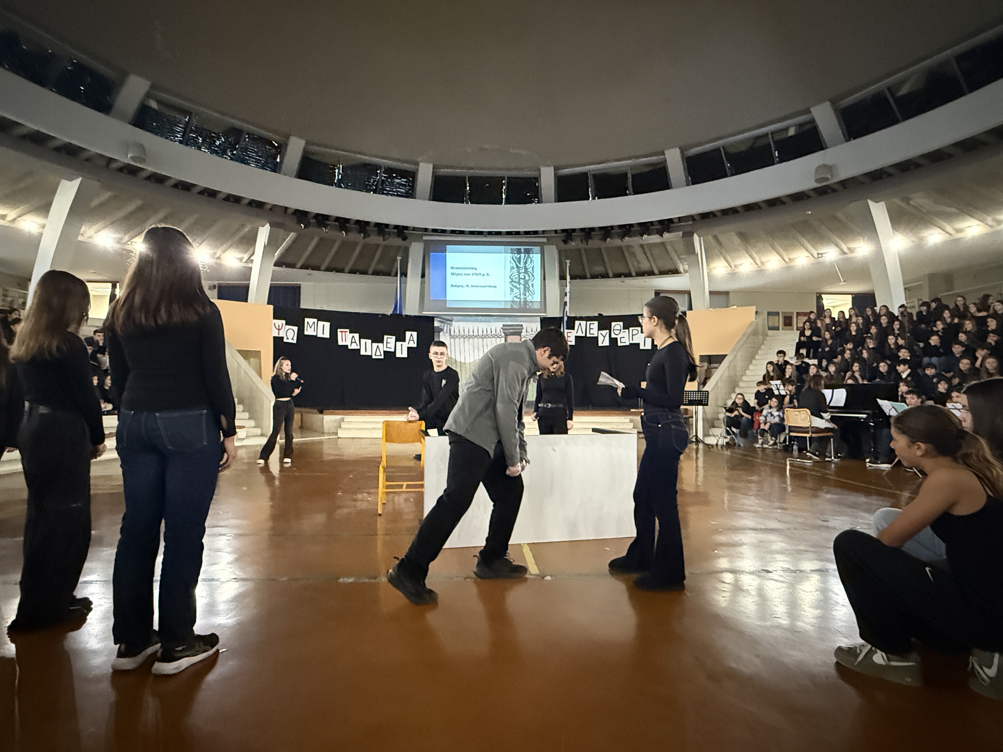 Εορτασμός 17ης Νοεμβρίου στα Αρσάκεια-Τοσίτσεια Γυμνάσια Εκάλης ...